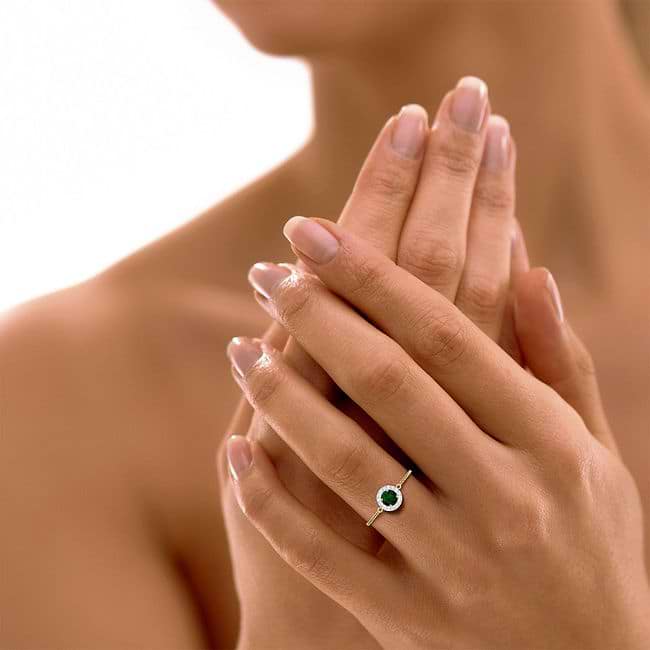 Caratlane gemstone rings store