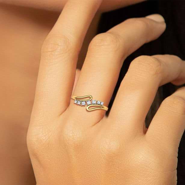 Buy/Shop Arc Scatter Diamond Ring Online | CaratLane US