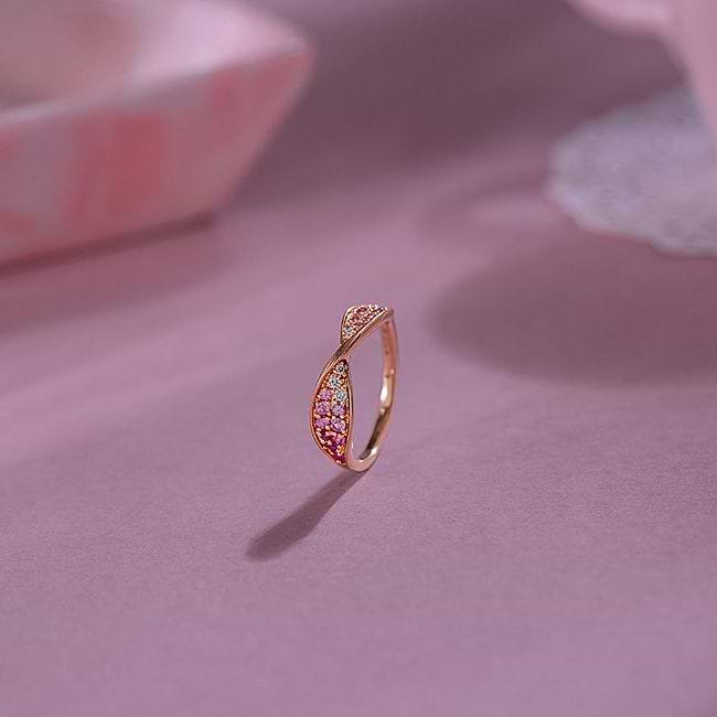 Caratlane diamond rings for her store